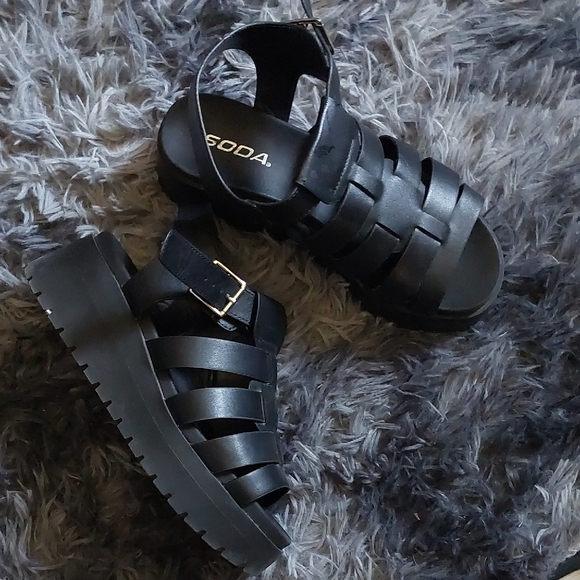 Soda | Shoes | Soda Black Chunky Platform Sandals | Poshmark
